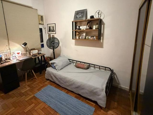 Alugo quarto no Leblon