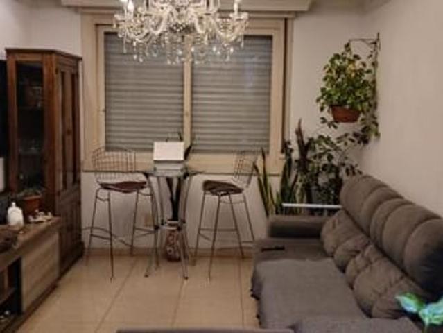 Alugo quarto por diária 100 reais por dia