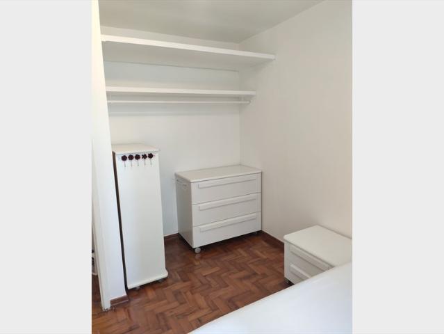 Alugo quarto para meninas