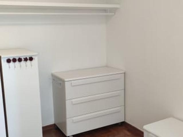 Alugo quarto para meninas