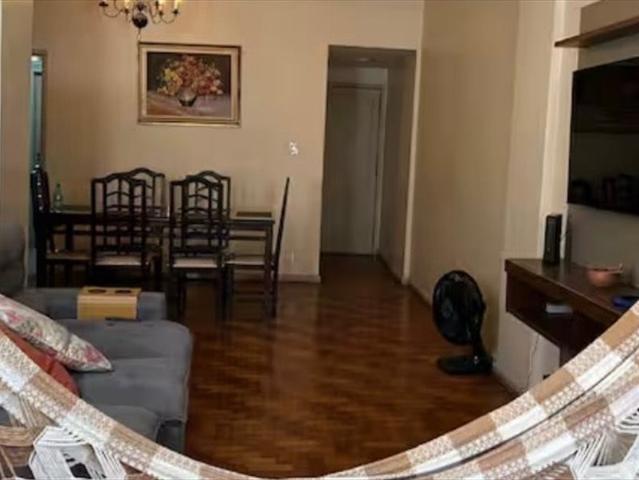Alugo quarto para mulher