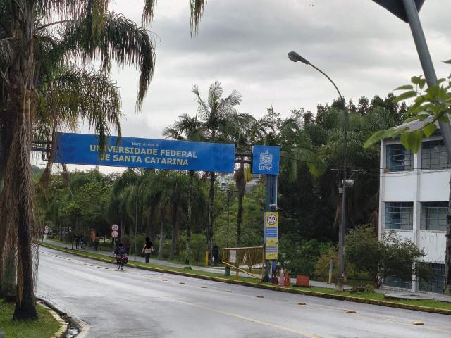 Alugo Quarto para rapazes na Trindade, Próximo da UFSC