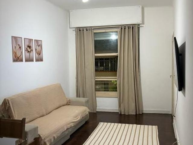 alugo quarto pequeno
