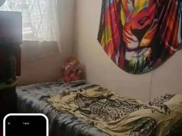 alugo quarto privatiivo / pensão