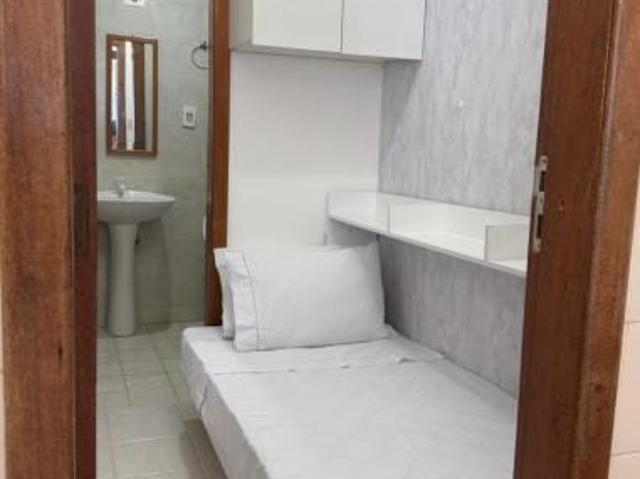 Alugo suíte homem