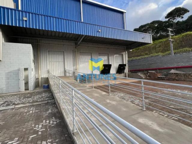 Alugue galpão em Moreno Condomínio Novo com 1.900m². BR 232