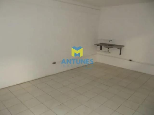 Alugue Galpão em Jardim Jordão, próximo ao Aeroporto com 700m²