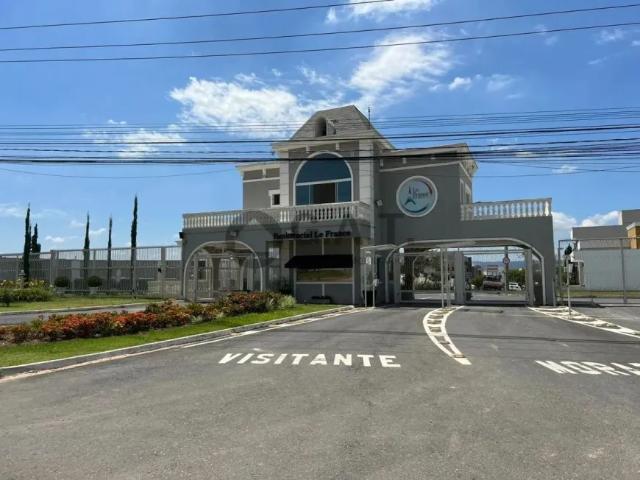 Aluguel de Casa em Condomínio de Luxo em Sorocaba SP, Bairro Aparecidinha: 3 Quartos, 3 Suítes, 2 Sa