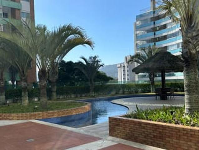 Aluguel de quarto na Trindade. More em um home resort