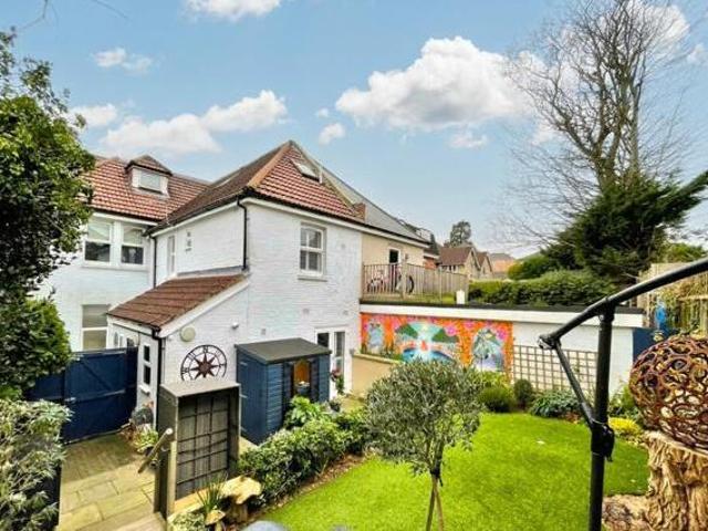 Alumdale Road, Westbourne,3 Bedroom Apartment