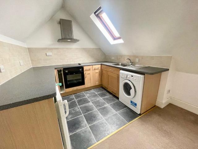 ALUMHURST ROAD, WESTBOURNE p07405