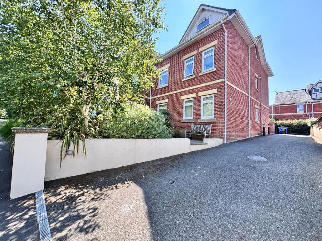 Alumhurst Road, Bournemouth, BH4 1 bed ground floor flat to rent £1,000 pcm £231 pw