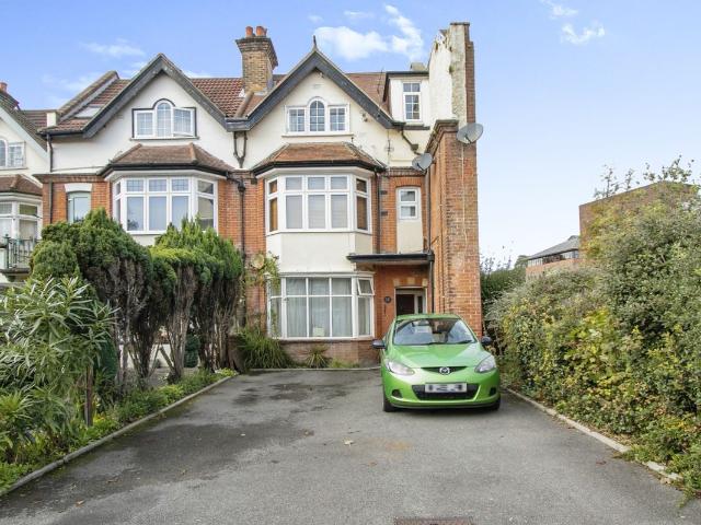 Alumhurst Road, Bournemouth BH4, Studio to rent, £800 pcm | PrimeLocation