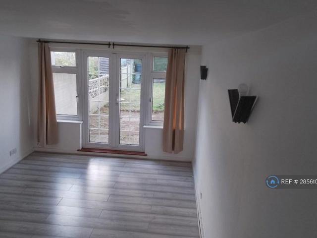 Aluric Close, London, RM16 3 bed terraced house to rent £1,850 pcm £427 pw