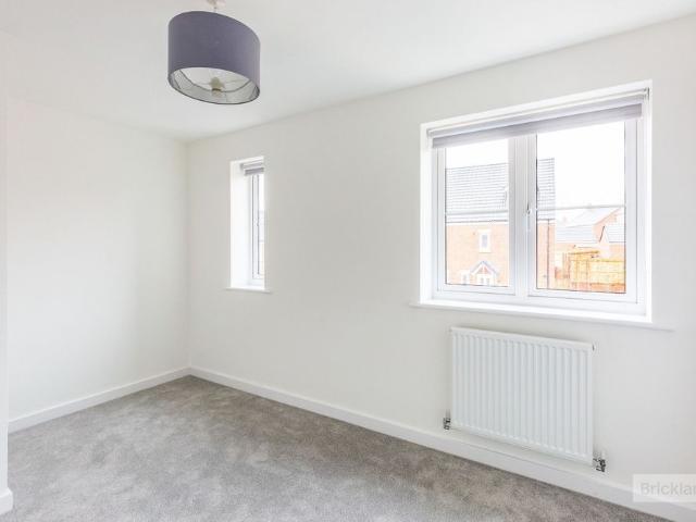 Alva Close, Corby