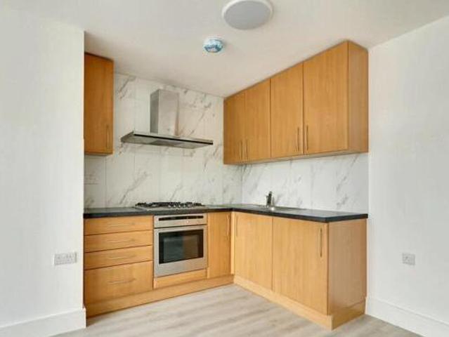 Alveston Avenue, Kenton, 2 Bedroom Maisonette