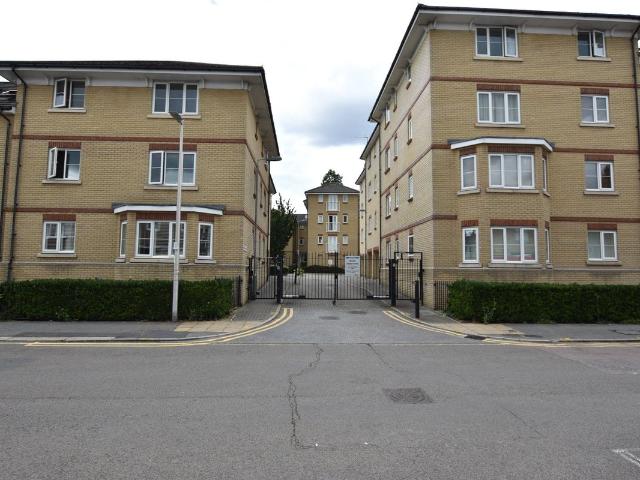 Alveston Square, South Woodford, London E18, 2 bed flat to rent, £1,900 pcm | PrimeLocation