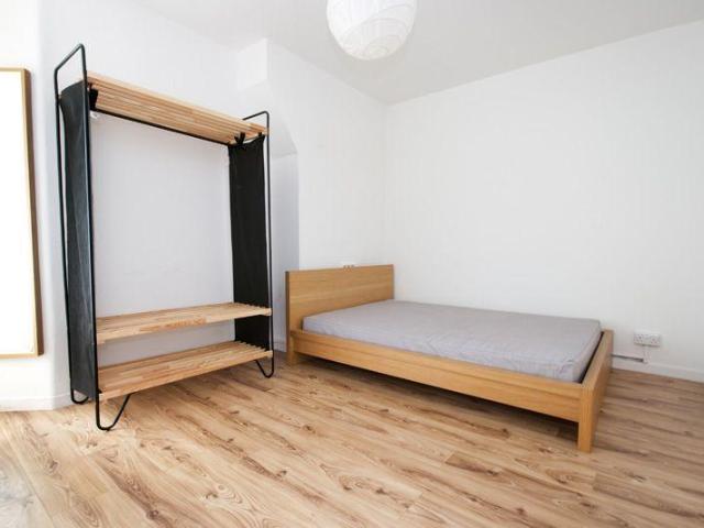 Alverstone House, Kennington Park. 4 bed flat to rent £3,190 pcm £736 pw