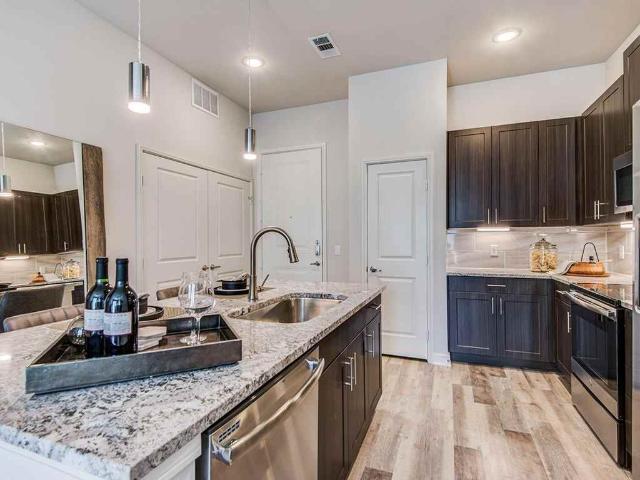 Alvista Galleria 1 Bedroom Apartment for Rent at 13505 Inwood Rd, Farmers Branch, TX 75244