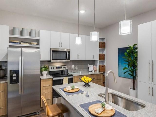 Alvista West Vue 3 Bedroom Apartment for Rent at 5915 Raleigh St, Orlando, FL 32835 Metro West