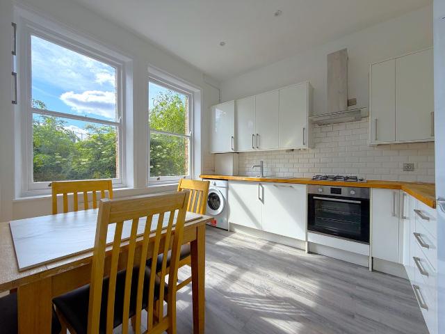 Alwyne Mansions, Wimbledon SW19, 3 bed flat to rent, £3,200 pcm | PrimeLocation
