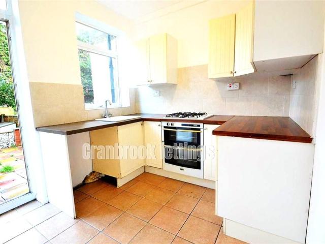 Alwold Crescent, London, SE12 3 bed terraced house to rent £2,250 pcm £519 pw