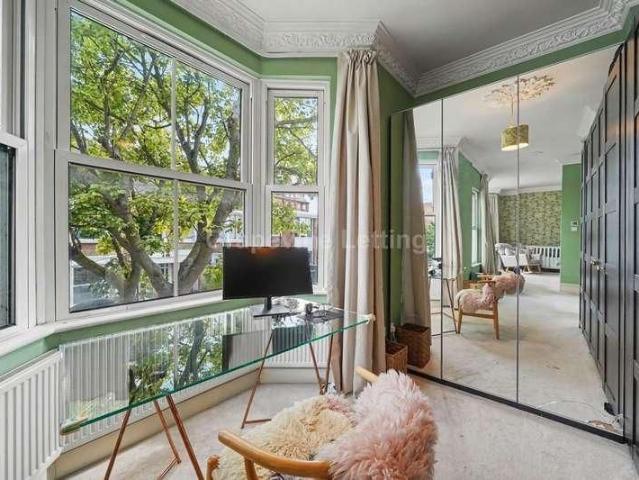 Amott Road, London, SE15