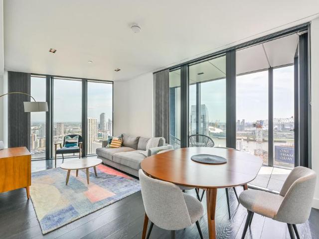 Amory Tower, Canary Wharf, E14 2 bed flat to rent £3,490 pcm £805 pw