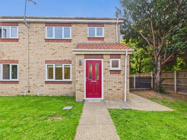 Amos Bacon Close 4 bed semi detached house to rent £1,595 pcm £368 pw