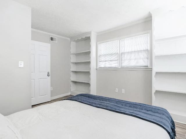 Amazing Morrow Home, a 4 minute walk from bus 193