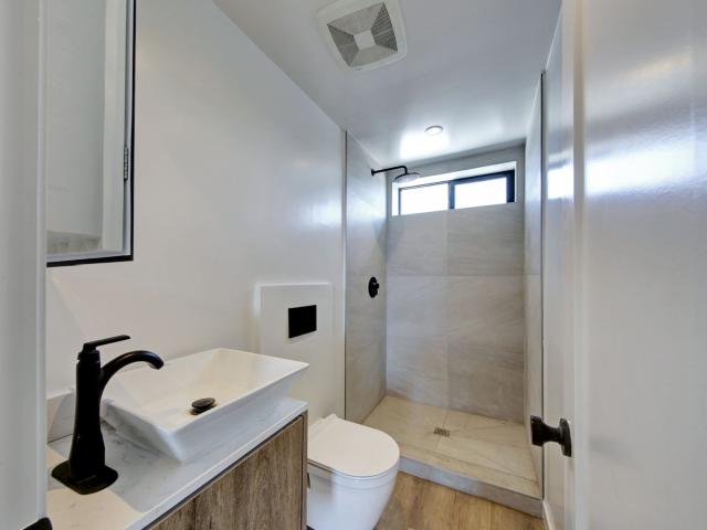 AMAZING NEW CONSTRUCTION UNIT NEAR DOWNTOWN