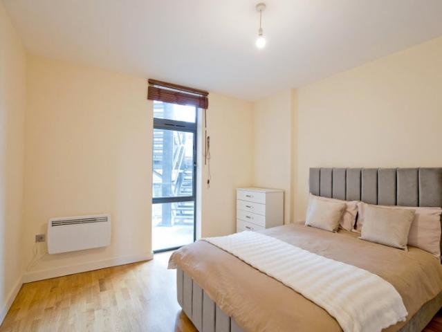 Amazing Newly Refurbished Double Bed Flat!
