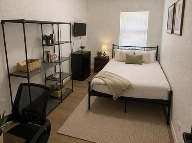 Amazing Northside St Petersburg House Near Tyrone Mall!