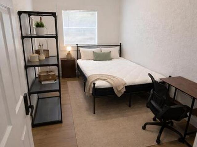 Amazing Northside St Petersburg House Near Tyrone Mall!