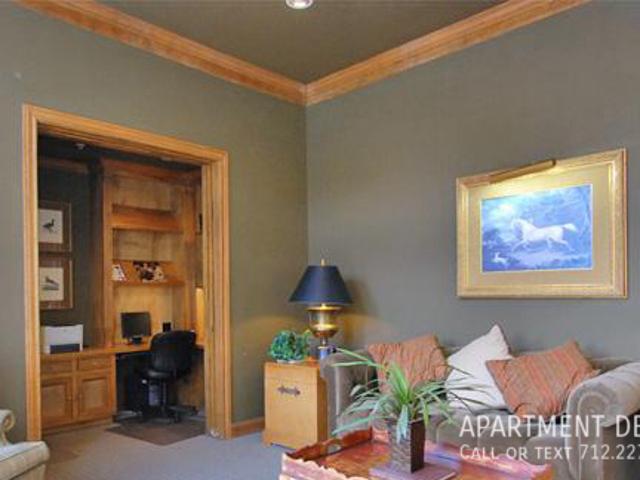 Amazing apartment in South Houston Gardens specials with one month free