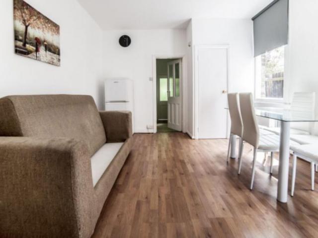 Amazing bedroom in Noel Park Has a Room