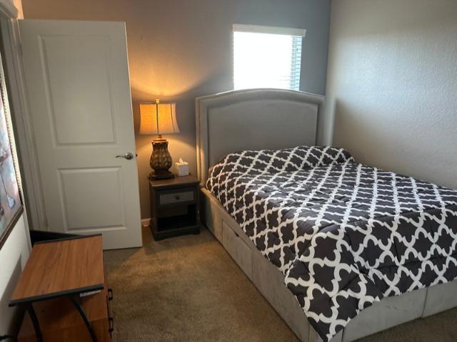 Amazing_ Bedroom with 1 Private Bathroom. Proffess