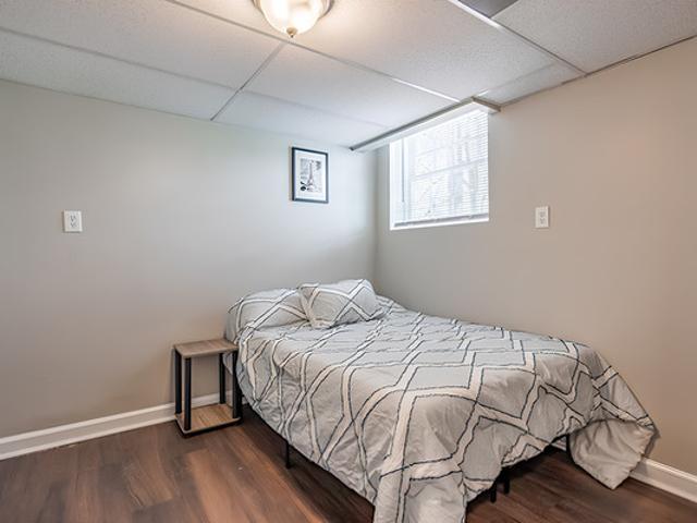 Amazing College Park Property! Large Bedrooms! Clean and Comfortable. Don't Miss Out