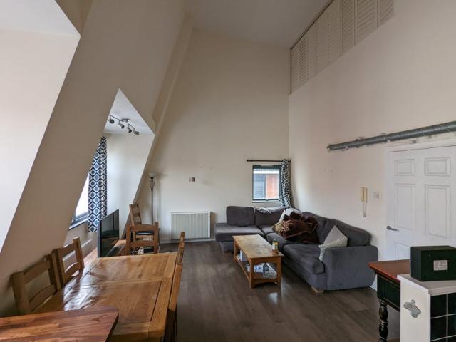 Amazing duplex 2 bed 3 bath, office & parking!