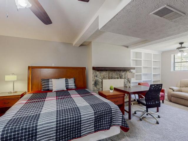 Amazing Ellenwood Location — 20 Min to Downtown