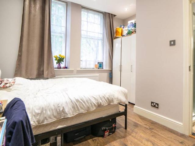 AMAZING ENSUITE ROOM IN CAMDEN TOWN Has a Room