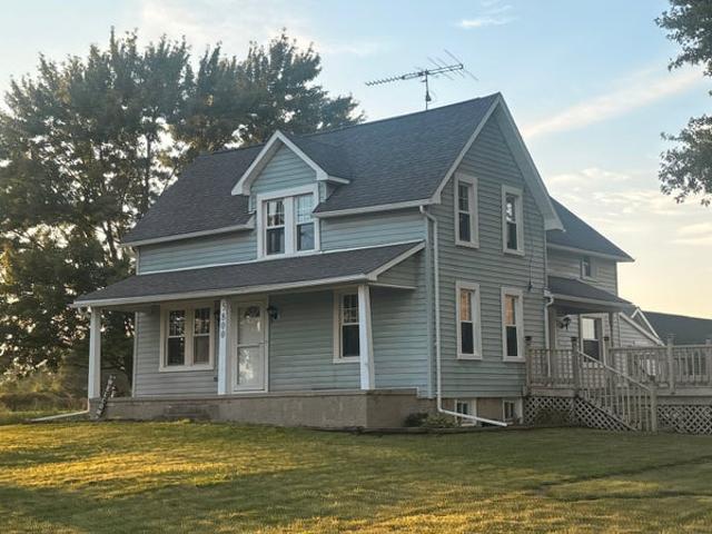 Amazing farm house minutes from downtown marine c