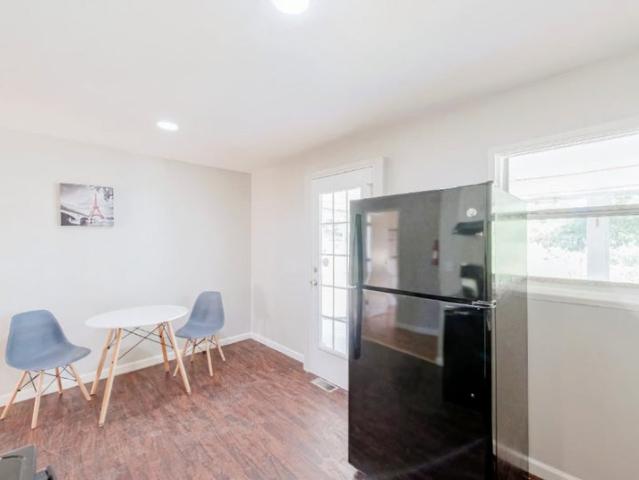 Amazing Forest Park Location! Enclosed Patio! Don'