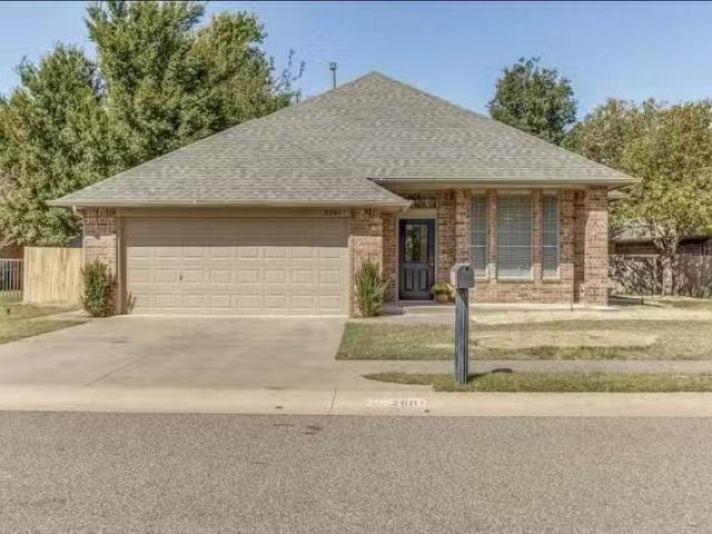 Amazing House In Edmond With Great Amenities for rent 2801 St.