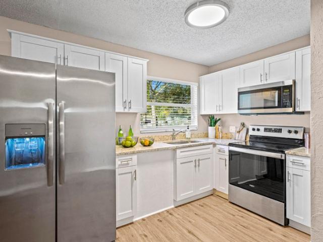 Amazing House That You Cannot Miss Out On! Comfy B