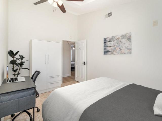 Amazing House That You Cannot Miss Out On! Comfy B