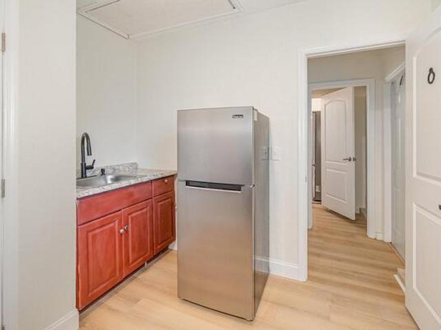 Amazing House That You Cannot Miss Out On! Comfy Beds Open and Bright!