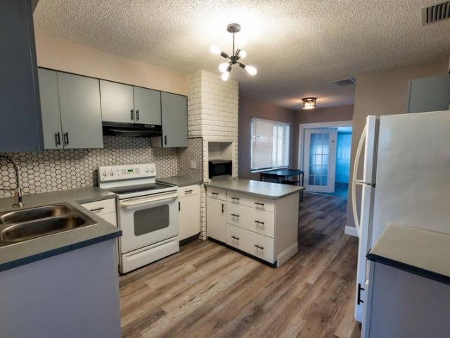Amazing Location! Comfy & Cozy Tampa House with Di
