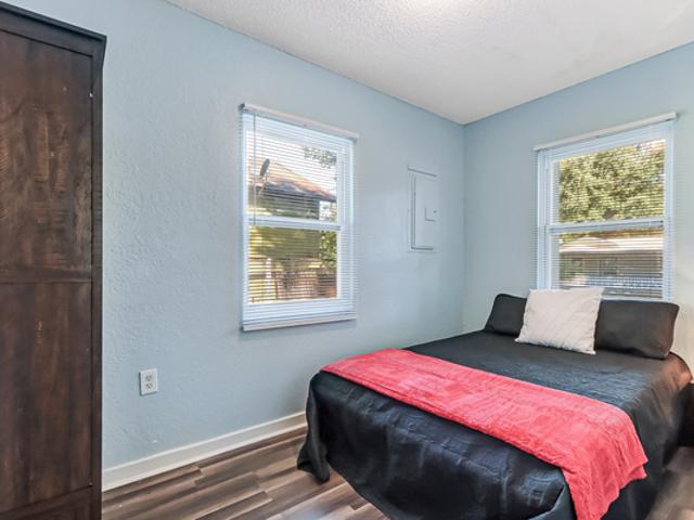 AMAZING LOCATION! Don't Miss Out! Ask about how you can get 1 Week Free! No Move In Fee!