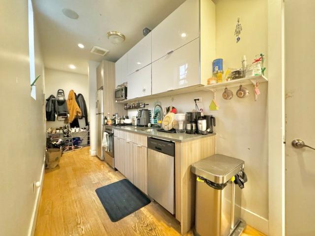 AMAZING ROOM AVAILABLE IN PRIME BUSHWICK NEAR M